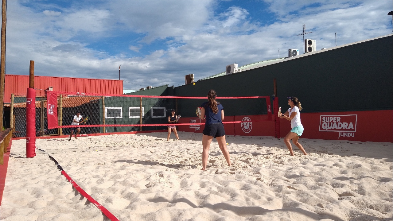 Saiba como montar uma quadra de beach tennis